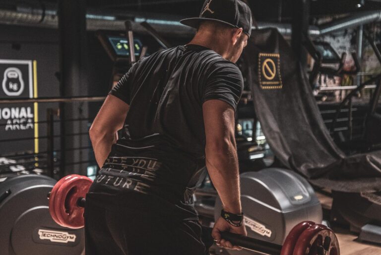 Overhand vs Underhand Barbell Row: Key Differences Explained ...